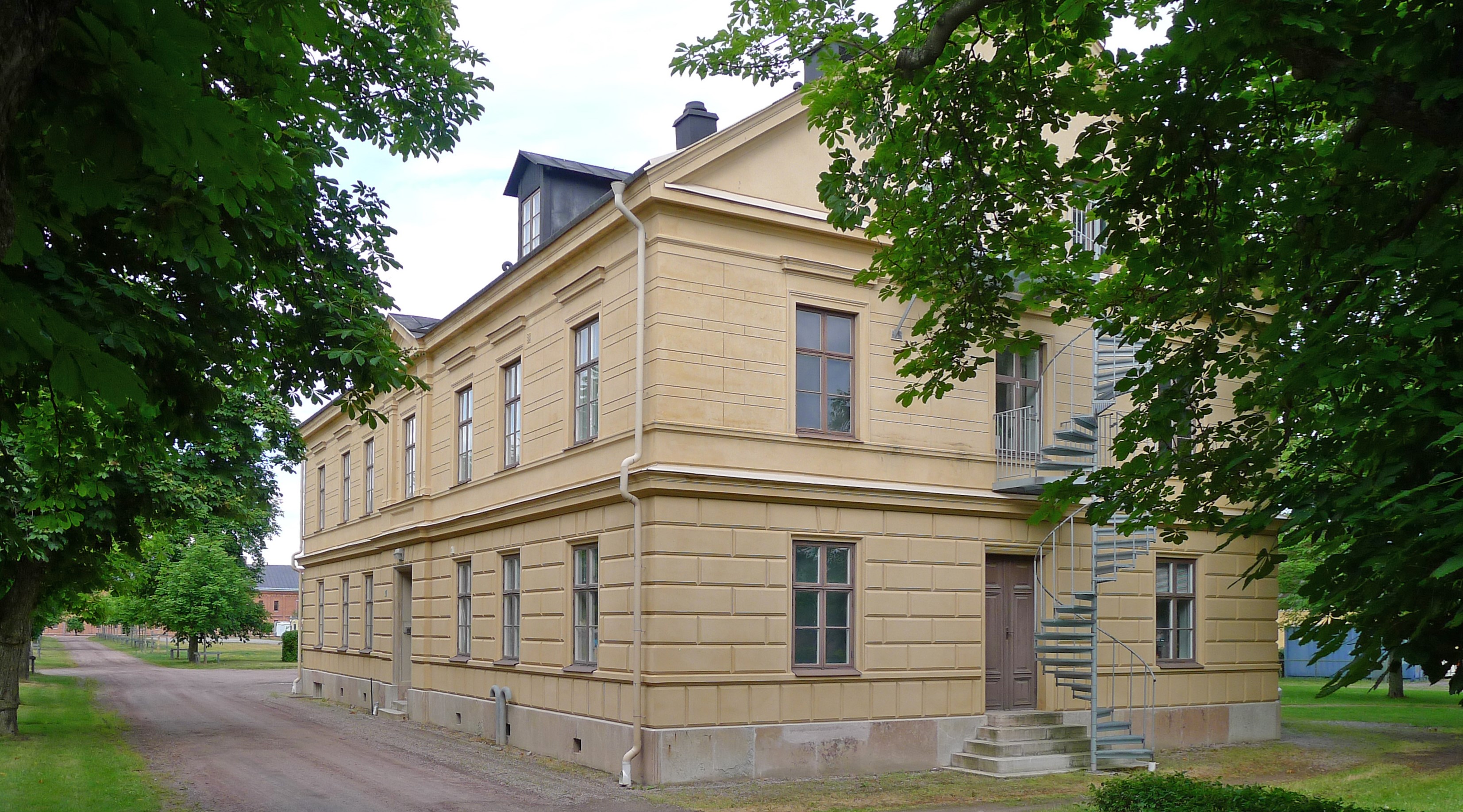 1870-tal - ljust brun putsad fasad med mörkbruna fönster - Slöjd ...